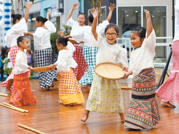 Filipino Children Dancing